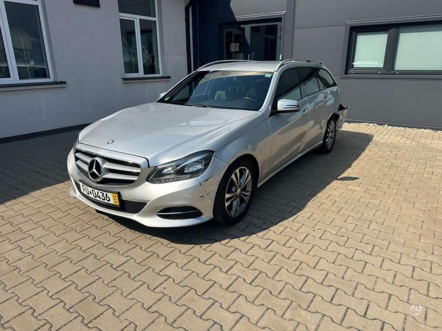 Pelēks Mercedes-Benz E 220 2015 Kauņa, ar dzinēja tilpumu 2.14 L un nobraukumu 140 tūkst. km par 7499 €, foto 1 vietnē AUTOMOTO.COM.LV