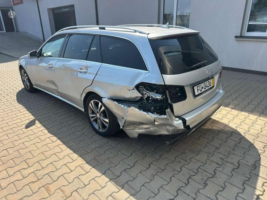 Pelēks Mercedes-Benz E 220 2015 Kauņa, ar dzinēja tilpumu 2.14 L un nobraukumu 140 tūkst. km par 7499 €, foto 3 vietnē AUTOMOTO.COM.LV