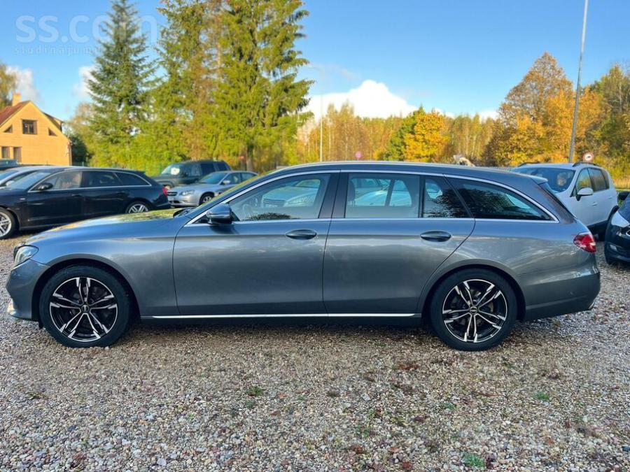 Grey Mercedes-Benz E 220 2016 in Kuldiga, with an engine capacity of 2.00 L and mileage of 293 thousand km for 13990 €, photo 5 on AUTOMOTO.COM.LV