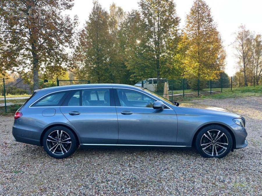 Grey Mercedes-Benz E 220 2016 in Kuldiga, with an engine capacity of 2.00 L and mileage of 293 thousand km for 13990 €, photo 6 on AUTOMOTO.COM.LV