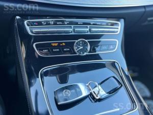 Grey Mercedes-Benz E 220 2016 in Kuldiga, with an engine capacity of 2.00 L and mileage of 293 thousand km for 13990 €, photo 23 on AUTOMOTO.COM.LV