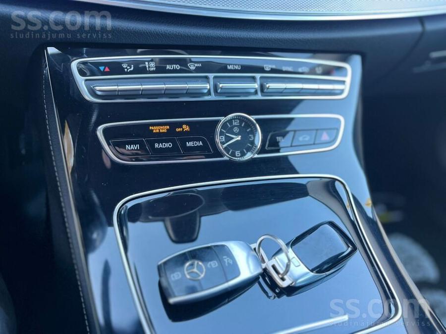 Grey Mercedes-Benz E 220 2016 in Kuldiga, with an engine capacity of 2.00 L and mileage of 293 thousand km for 13990 €, photo 23 on AUTOMOTO.COM.LV