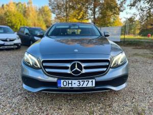 Grey Mercedes-Benz E 220 2016 in Kuldiga, with an engine capacity of 2.00 L and mileage of 293 thousand km for 13790 €, photo 8 on AUTOMOTO.COM.LV