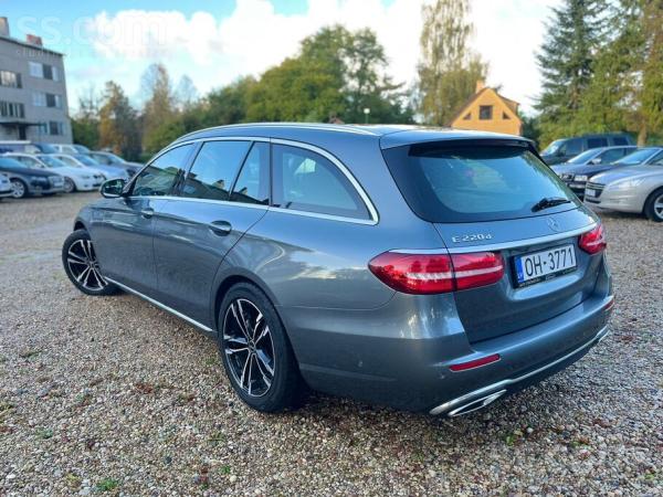 Grey Mercedes-Benz E 220 2016 in Kuldiga, with an engine capacity of 2.00 L and mileage of 293 thousand km for 13790 €, photo 4 on AUTOMOTO.COM.LV