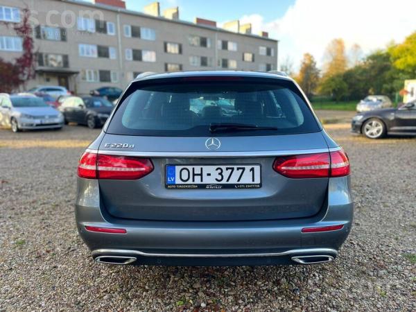 Grey Mercedes-Benz E 220 2016 in Kuldiga, with an engine capacity of 2.00 L and mileage of 293 thousand km for 13790 €, photo 7 on AUTOMOTO.COM.LV