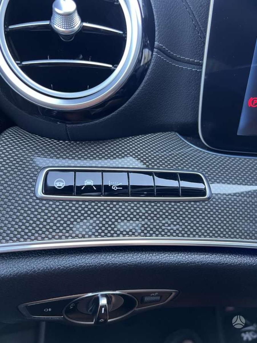 Grey Mercedes-Benz E 220 2016 in Marijampole, with an engine capacity of 1.95 L and mileage of 245 thousand km for 19000 €, photo 19 on AUTOMOTO.COM.LV