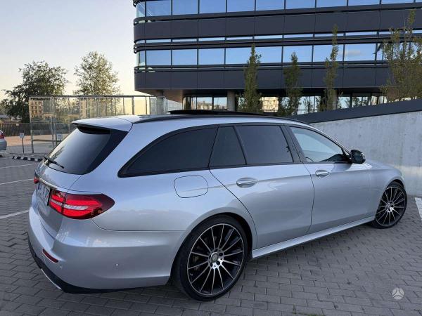 Pelēks Mercedes-Benz E 220 2016 Kauņa, ar dzinēja tilpumu 1.95 L un nobraukumu 247 tūkst. km par 14590 €, foto 4 vietnē AUTOMOTO.COM.LV