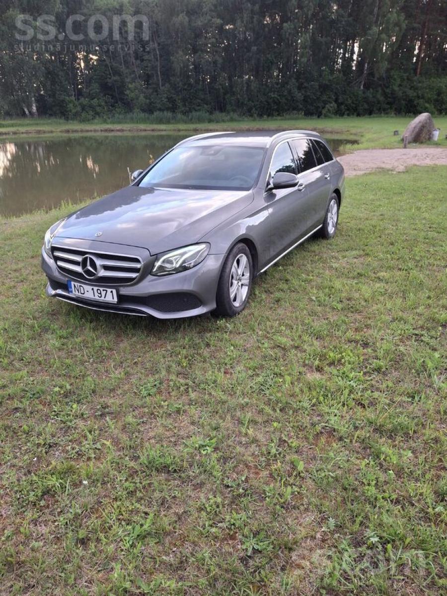 Pelēks Mercedes-Benz E 220 2017 Cēsis, ar dzinēja tilpumu 2.20 L un nobraukumu 152 tūkst. km par 22900 €, foto 1 vietnē AUTOMOTO.COM.LV