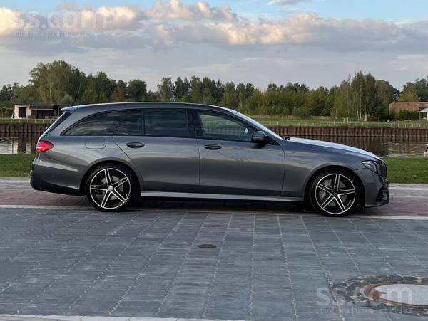 Grey Mercedes-Benz E 220 2017 in Jelgava, with an engine capacity of 2.00 L and mileage of 222 thousand km for 20200 €, photo 3 on AUTOMOTO.COM.LV