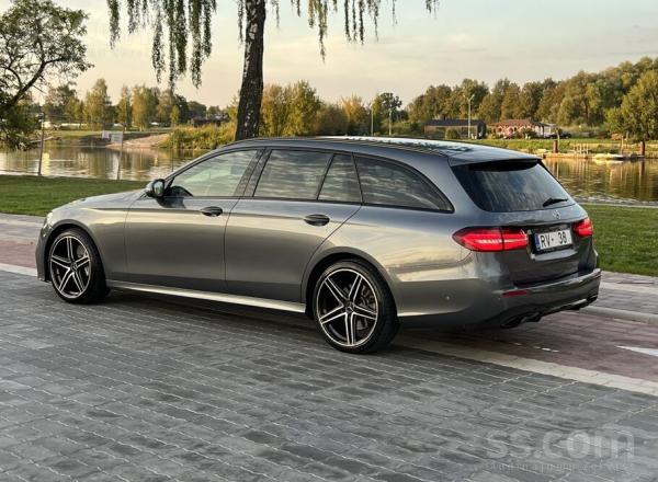 Grey Mercedes-Benz E 220 2017 in Jelgava, with an engine capacity of 2.00 L and mileage of 222 thousand km for 20200 €, photo 8 on AUTOMOTO.COM.LV