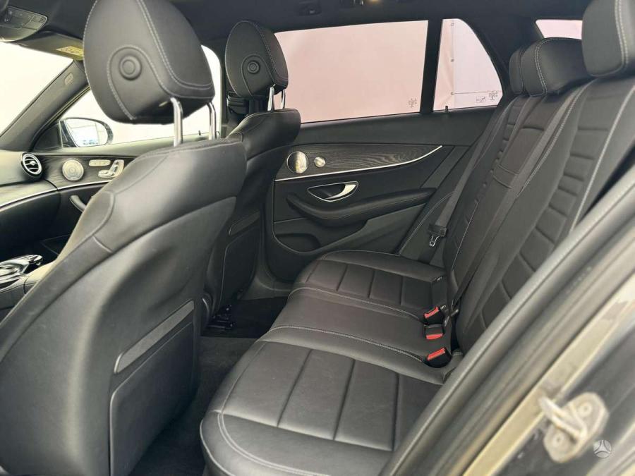 Grey Mercedes-Benz E 220 2017 in Vilnius, with an engine capacity of 1.95 L and mileage of 89 thousand km for 25750 €, photo 10 on AUTOMOTO.COM.LV