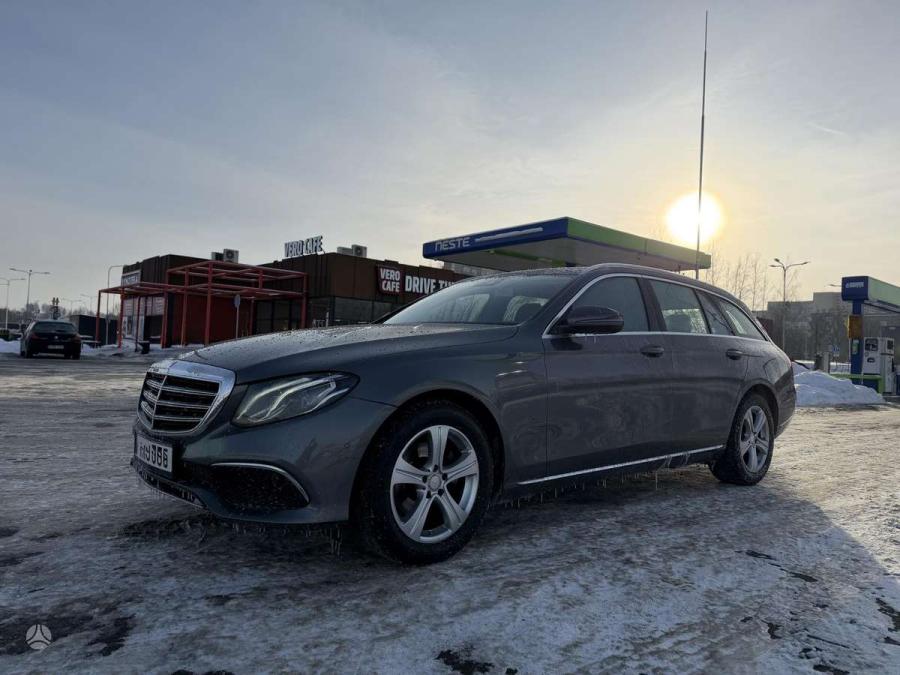 Grey Mercedes-Benz E 220 2017 in Elektrenai, with an engine capacity of 1.95 L and mileage of 281 thousand km for 16550 €, photo 2 on AUTOMOTO.COM.LV