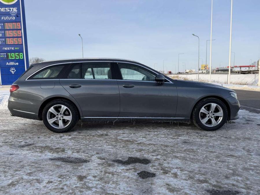 Grey Mercedes-Benz E 220 2017 in Elektrenai, with an engine capacity of 1.95 L and mileage of 281 thousand km for 16550 €, photo 3 on AUTOMOTO.COM.LV