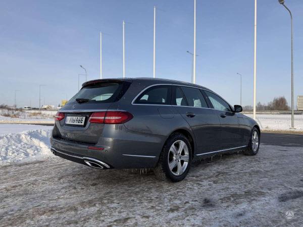 Grey Mercedes-Benz E 220 2017 in Elektrenai, with an engine capacity of 1.95 L and mileage of 281 thousand km for 16550 €, photo 4 on AUTOMOTO.COM.LV