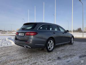 Grey Mercedes-Benz E 220 2017 in Elektrenai, with an engine capacity of 1.95 L and mileage of 281 thousand km for 16550 €, photo 4 on AUTOMOTO.COM.LV