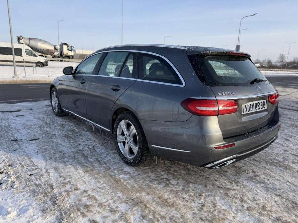 Grey Mercedes-Benz E 220 2017 in Elektrenai, with an engine capacity of 1.95 L and mileage of 281 thousand km for 16550 €, photo 5 on AUTOMOTO.COM.LV