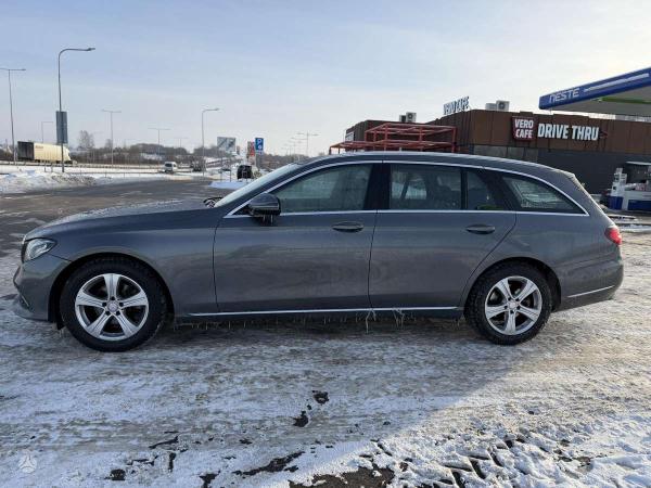 Grey Mercedes-Benz E 220 2017 in Elektrenai, with an engine capacity of 1.95 L and mileage of 281 thousand km for 16550 €, photo 6 on AUTOMOTO.COM.LV