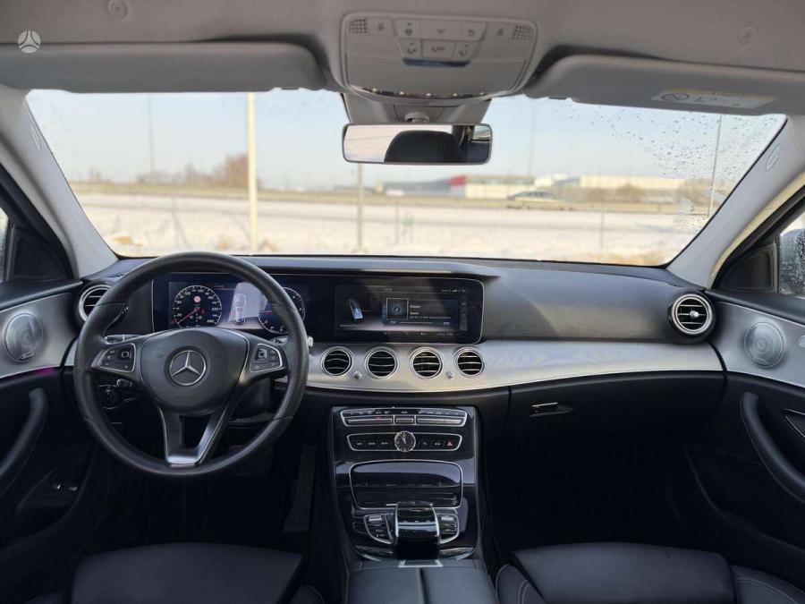 Grey Mercedes-Benz E 220 2017 in Elektrenai, with an engine capacity of 1.95 L and mileage of 281 thousand km for 16550 €, photo 9 on AUTOMOTO.COM.LV