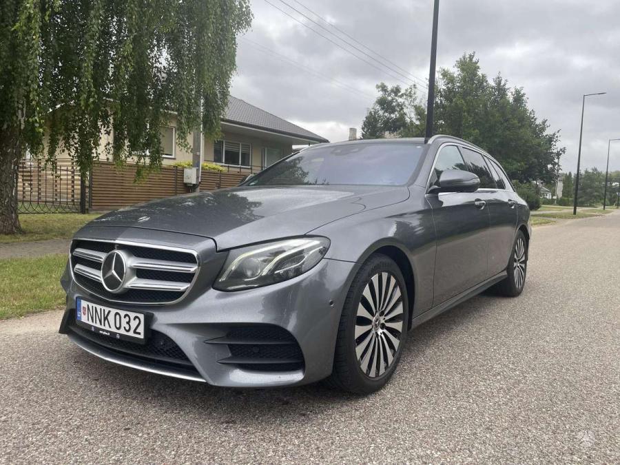 Pelēks Mercedes-Benz E 220 2017 Alīta, ar dzinēja tilpumu 1.95 L un nobraukumu 295 tūkst. km par 18500 €, foto 1 vietnē AUTOMOTO.COM.LV