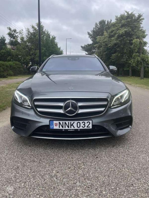 Grey Mercedes-Benz E 220 2017 in Alytus, with an engine capacity of 1.95 L and mileage of 295 thousand km for 18500 €, photo 2 on AUTOMOTO.COM.LV