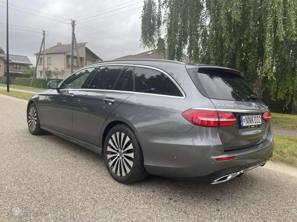 Grey Mercedes-Benz E 220 2017 in Alytus, with an engine capacity of 1.95 L and mileage of 295 thousand km for 18500 €, photo 4 on AUTOMOTO.COM.LV