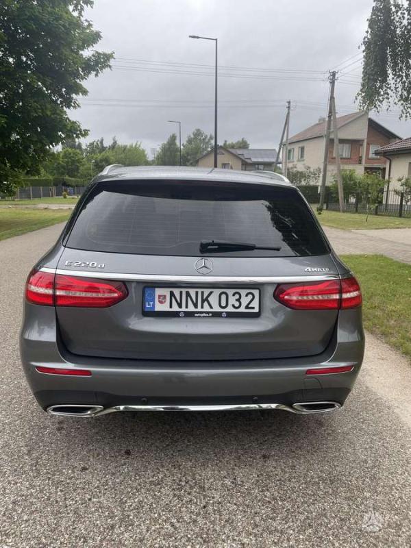 Grey Mercedes-Benz E 220 2017 in Alytus, with an engine capacity of 1.95 L and mileage of 295 thousand km for 18500 €, photo 5 on AUTOMOTO.COM.LV
