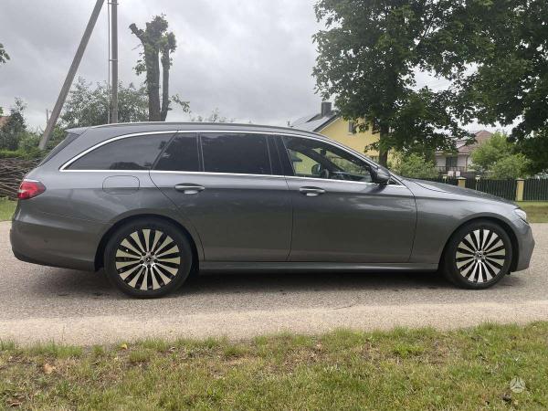 Grey Mercedes-Benz E 220 2017 in Alytus, with an engine capacity of 1.95 L and mileage of 295 thousand km for 18500 €, photo 7 on AUTOMOTO.COM.LV