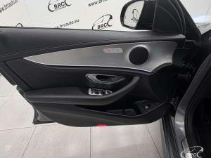 Серый Мерседес E 220 2017 в Вильнюс, объемом двигателя 1.95 л и пробегом 324 тыс. км за 15750 €, фото 22 на AUTOMOTO.COM.LV