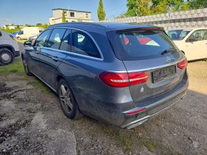 Grey Mercedes-Benz E 220 2017 in Vilnius, with an engine capacity of 1.95 L and mileage of 146 thousand km for 18500 €, photo 4 on AUTOMOTO.COM.LV