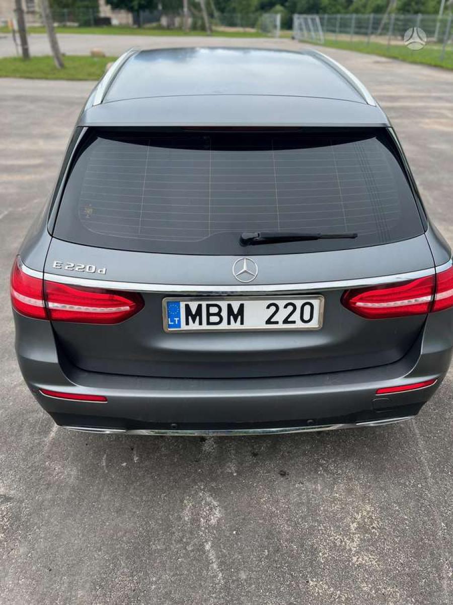 Grey Mercedes-Benz E 220 2017 in Klaipeda, with an engine capacity of 1.95 L and mileage of 354 thousand km for 16000 €, photo 5 on AUTOMOTO.COM.LV