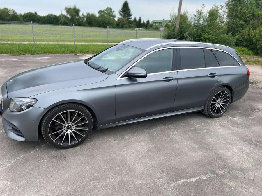 Grey Mercedes-Benz E 220 2017 in Klaipeda, with an engine capacity of 1.95 L and mileage of 354 thousand km for 16000 €, photo 9 on AUTOMOTO.COM.LV