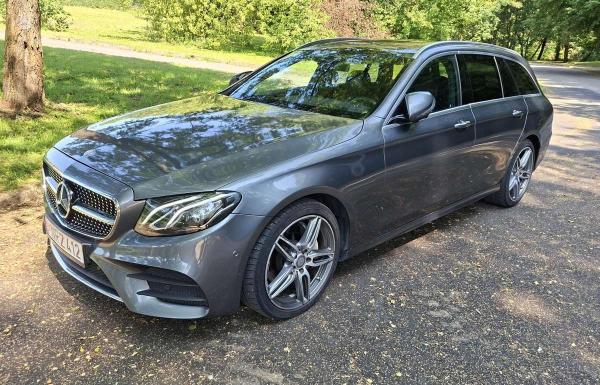 Серый Мерседес E 220 2017 в Вильнюс, объемом двигателя 1.95 л и пробегом 283 тыс. км за 16355 €, фото 1 на AUTOMOTO.COM.LV