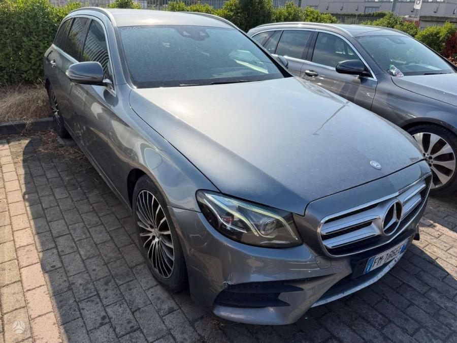 Серый Мерседес E 220 2017 в Паневежис, объемом двигателя 1.95 л и пробегом 494 тыс. км за 9500 €, фото 3 на AUTOMOTO.COM.LV