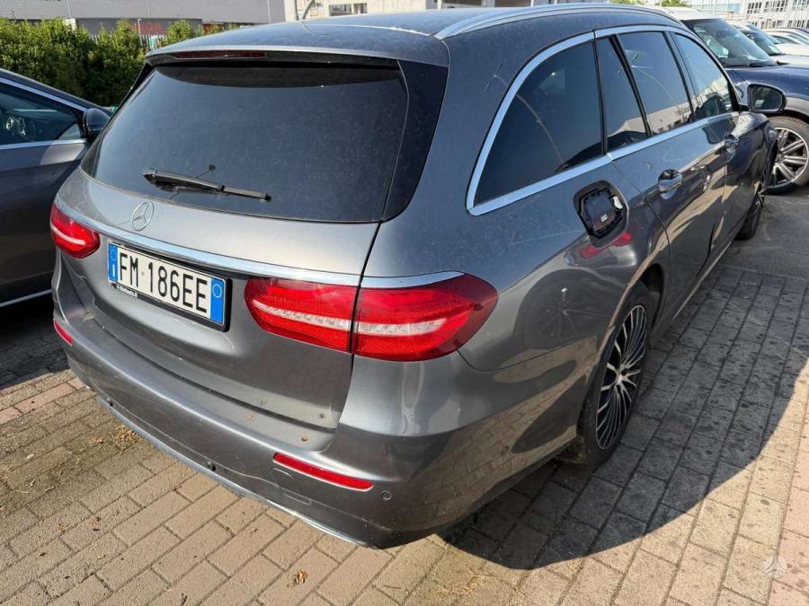 Серый Мерседес E 220 2017 в Паневежис, объемом двигателя 1.95 л и пробегом 494 тыс. км за 9500 €, фото 6 на AUTOMOTO.COM.LV