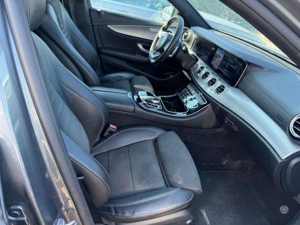 Pelēks Mercedes-Benz E 220 2017 Panevēža, ar dzinēja tilpumu 1.95 L un nobraukumu 494 tūkst. km par 9500 €, foto 8 vietnē AUTOMOTO.COM.LV