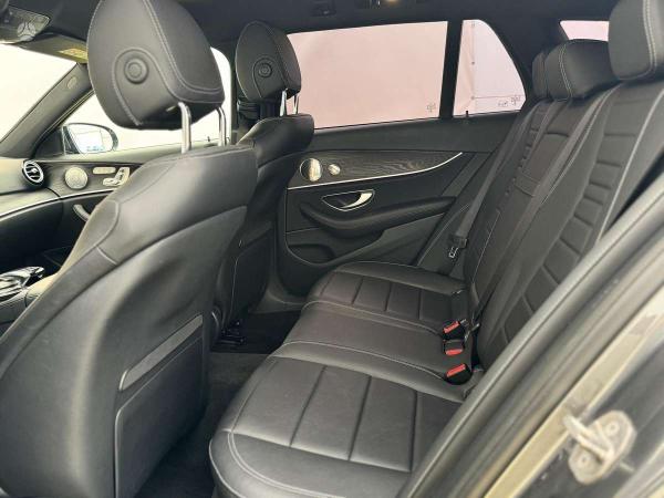 Grey Mercedes-Benz E 220 2017 in Vilnius, with an engine capacity of 1.95 L and mileage of 89 thousand km for 22500 €, photo 10 on AUTOMOTO.COM.LV