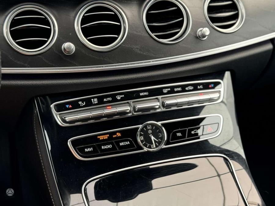 Pelēks Mercedes-Benz E 220 2017 Viļņa, ar dzinēja tilpumu 1.95 L un nobraukumu 89 tūkst. km par 22500 €, foto 18 vietnē AUTOMOTO.COM.LV