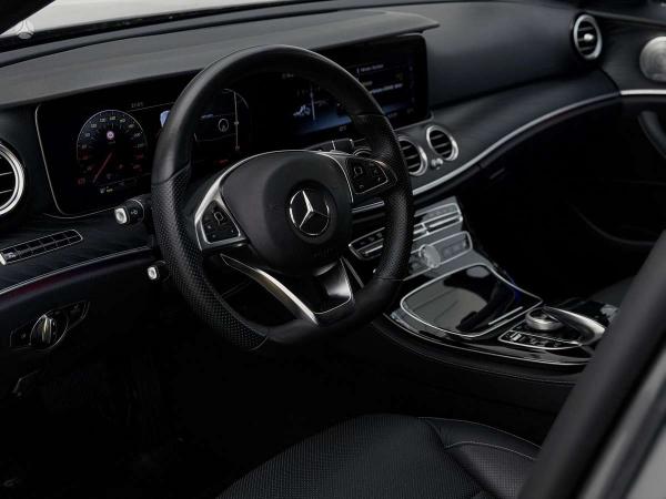 Grey Mercedes-Benz E 220 2017 in Vilnius, with an engine capacity of 1.95 L and mileage of 89 thousand km for 22450 €, photo 9 on AUTOMOTO.COM.LV