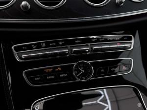 Серый Мерседес E 220 2017 в Вильнюс, объемом двигателя 1.95 л и пробегом 89 тыс. км за 22450 €, фото 24 на AUTOMOTO.COM.LV