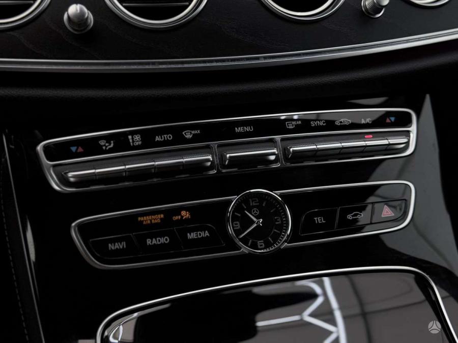 Серый Мерседес E 220 2017 в Вильнюс, объемом двигателя 1.95 л и пробегом 89 тыс. км за 22450 €, фото 24 на AUTOMOTO.COM.LV