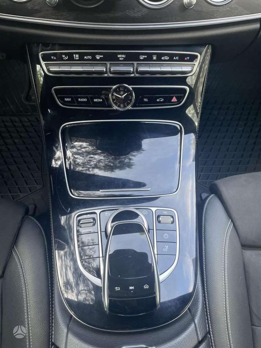 Pelēks Mercedes-Benz E 220 2017 Alīta, ar dzinēja tilpumu 1.95 L un nobraukumu 300 tūkst. km par 15999 €, foto 23 vietnē AUTOMOTO.COM.LV