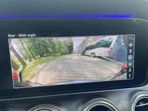 Pelēks Mercedes-Benz E 220 2017 Alīta, ar dzinēja tilpumu 1.95 L un nobraukumu 300 tūkst. km par 15999 €, foto 33 vietnē AUTOMOTO.COM.LV