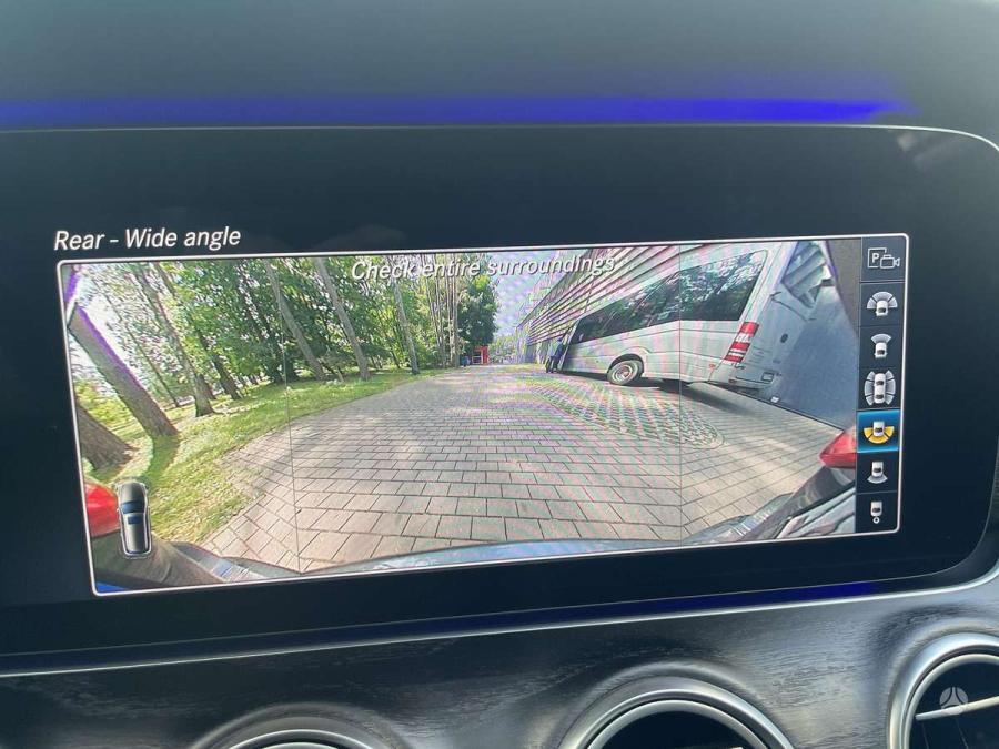 Pelēks Mercedes-Benz E 220 2017 Alīta, ar dzinēja tilpumu 1.95 L un nobraukumu 300 tūkst. km par 15999 €, foto 33 vietnē AUTOMOTO.COM.LV