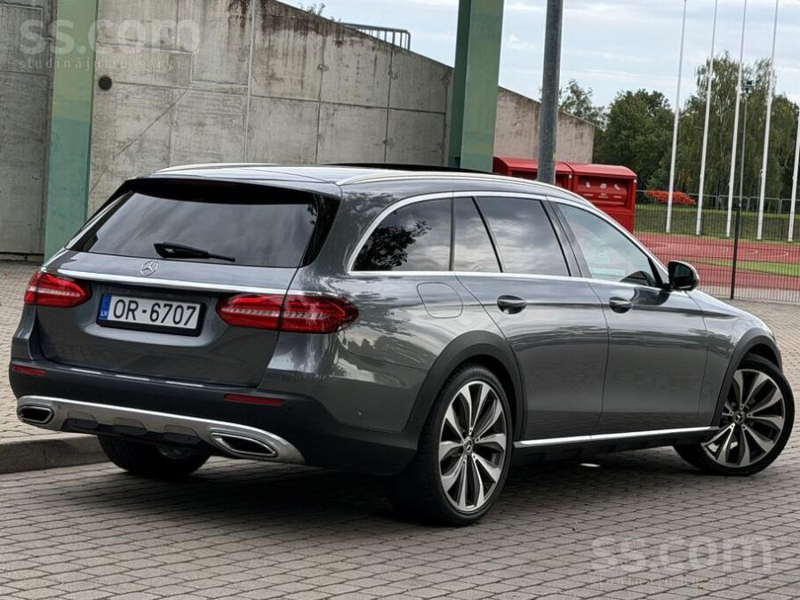 Pelēks Mercedes-Benz E 220 2017 Jelgava, ar dzinēja tilpumu 2.00 L un nobraukumu 278 tūkst. km par 22990 €, foto 4 vietnē AUTOMOTO.COM.LV