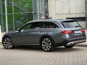 Pelēks Mercedes-Benz E 220 2017 Jelgava, ar dzinēja tilpumu 2.00 L un nobraukumu 278 tūkst. km par 22990 €, foto 11 vietnē AUTOMOTO.COM.LV