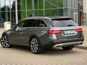 Pelēks Mercedes-Benz E 220 2017 Jelgava, ar dzinēja tilpumu 2.00 L un nobraukumu 278 tūkst. km par 22990 €, foto 12 vietnē AUTOMOTO.COM.LV