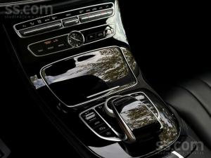Pelēks Mercedes-Benz E 220 2017 Jelgava, ar dzinēja tilpumu 2.00 L un nobraukumu 278 tūkst. km par 22990 €, foto 28 vietnē AUTOMOTO.COM.LV