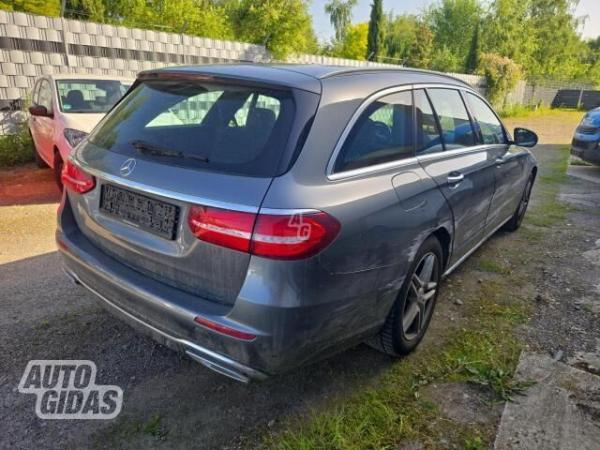 Мерседес E 220 2017 в Вильнюс на AUTOMOTO.COM.LV Серый Мерседес E 220 2017 в Вильнюс, объемом двигателя 2.00 л и пробегом 146 тыс. км за 16990 €, фото 5 на AUTOMOTO.COM.LV