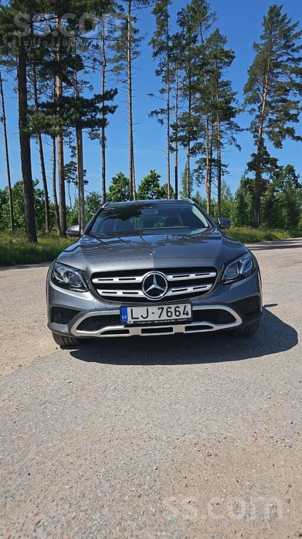 Grey Mercedes-Benz E 220 2018 in Riga, with an engine capacity of 2.00 L and mileage of 138 thousand km for 22000 €, photo 1 on AUTOMOTO.COM.LV