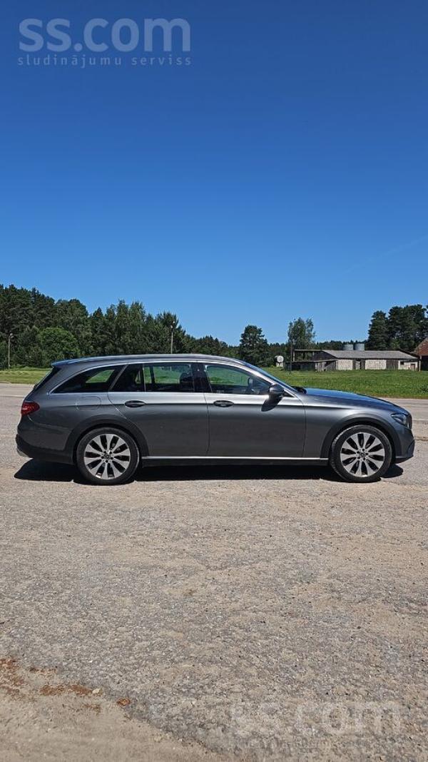 Grey Mercedes-Benz E 220 2018 in Riga, with an engine capacity of 2.00 L and mileage of 138 thousand km for 22000 €, photo 4 on AUTOMOTO.COM.LV